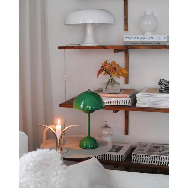 Flowerpot VP9 &Tradition Tischleuchte Tragbar in Grau Beige