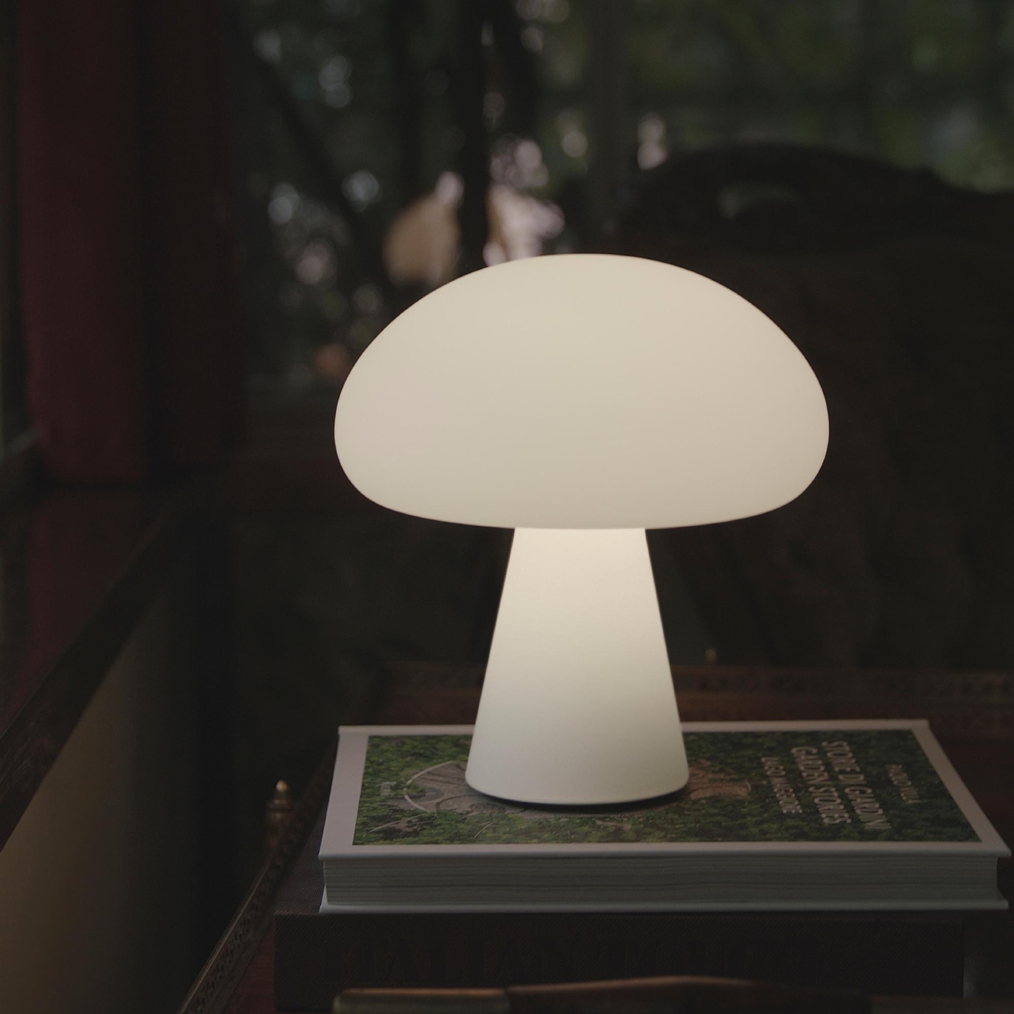 GUBI Obello Table Lamp Portable Matt White