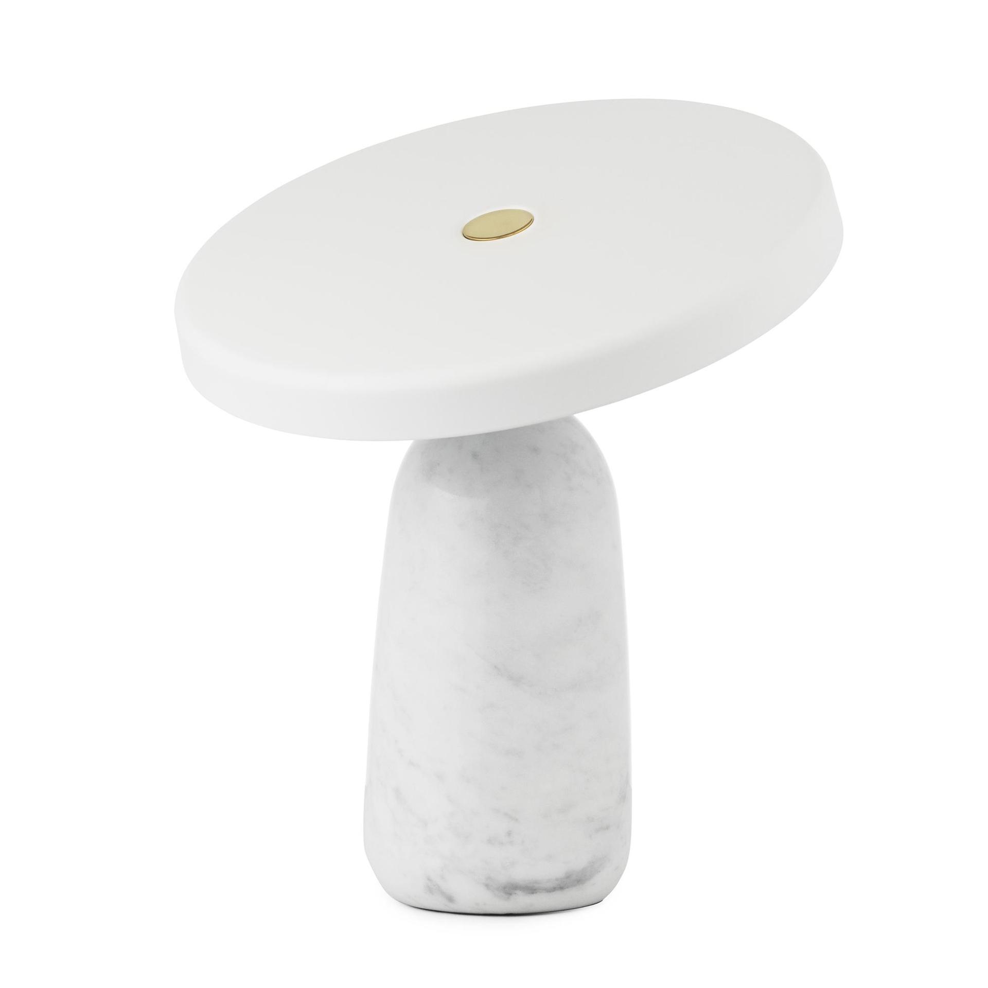 Eddy Table Lamp i White fra Normann Copenhagen - Se farverne her!