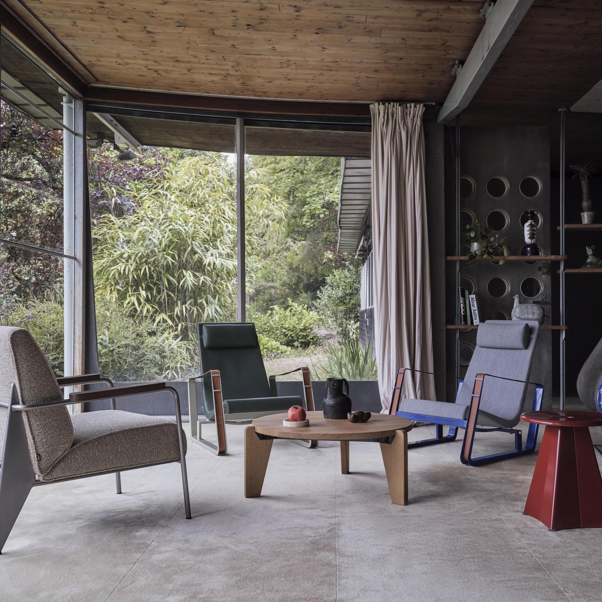 Vitra Tabouret Métallique Stool Deep Black | AndLight