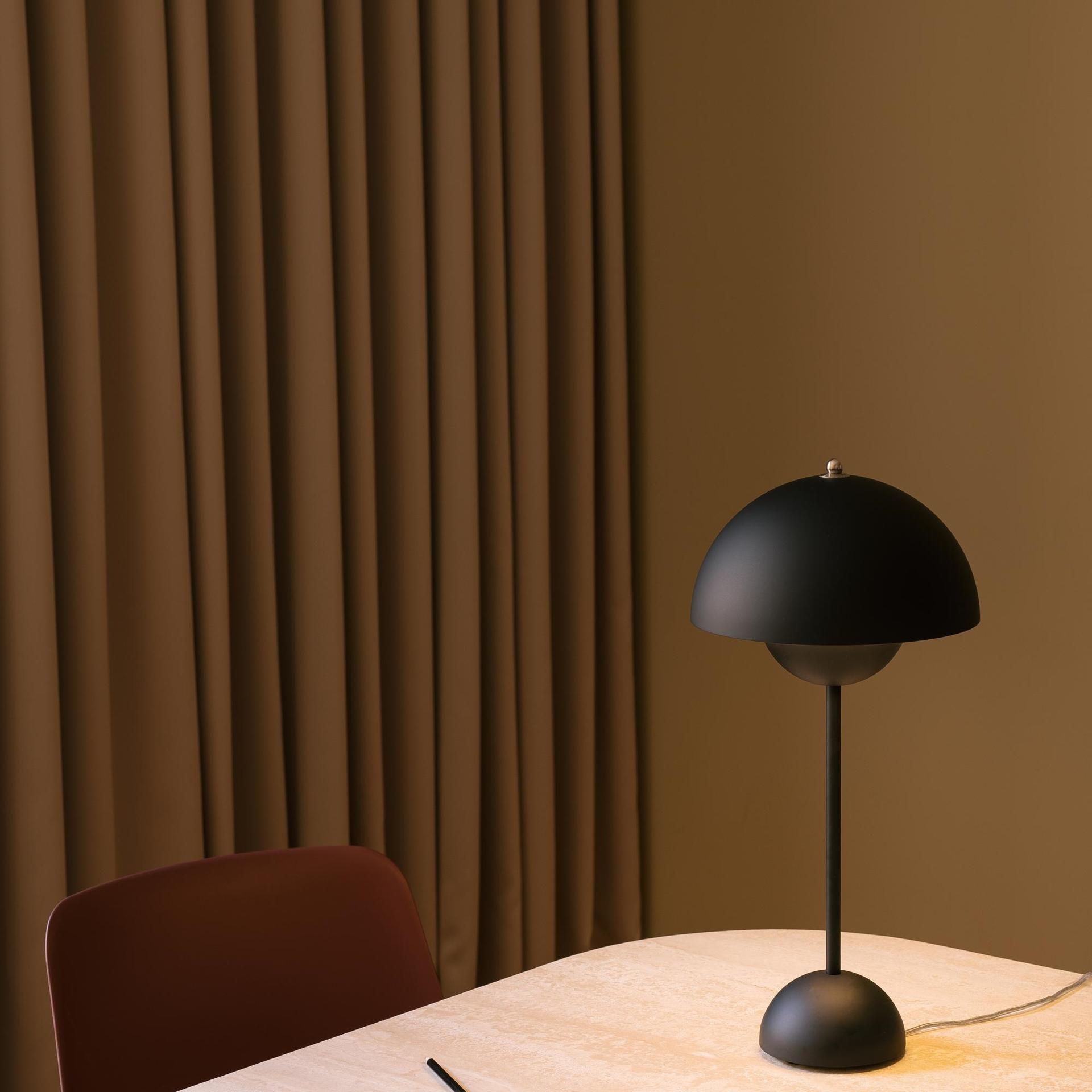 &tradition Flowerpot VP3 Table lamp Polished Brass | AndLight