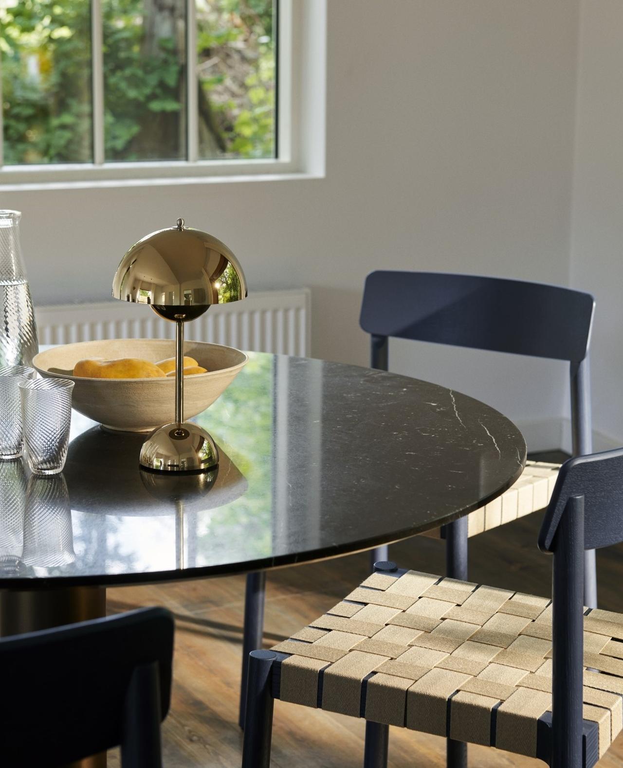 Flowerpot VP9 &Tradition Table lamp Portable in Beige Red