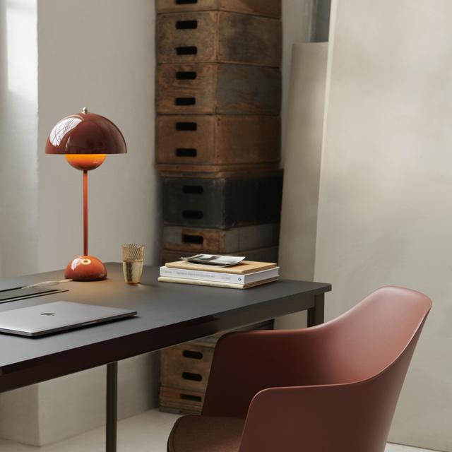 Flowerpot VP3 Table lamp Signal Green from &Tradition | AndLight