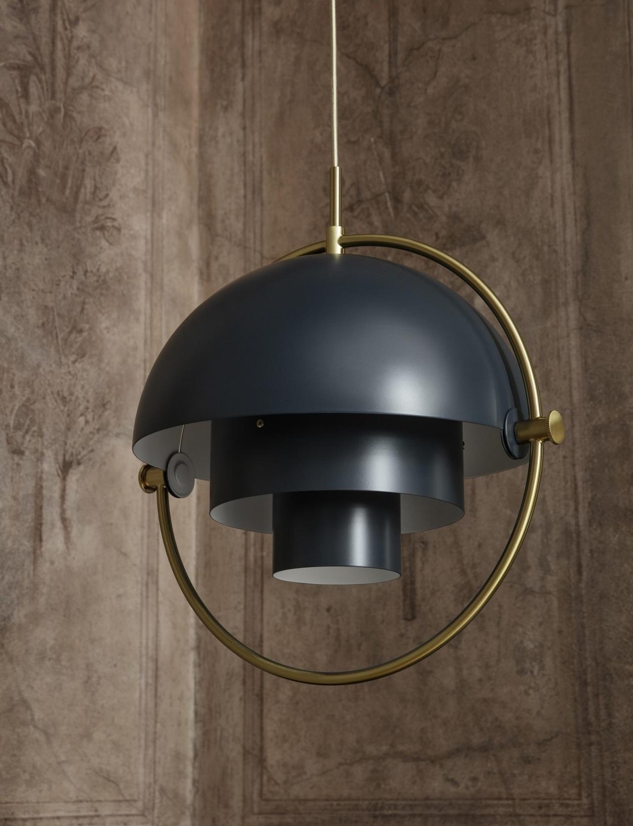 Multi-Lite Pendel Stor i Messing & Midnight Blue Fra GUBI