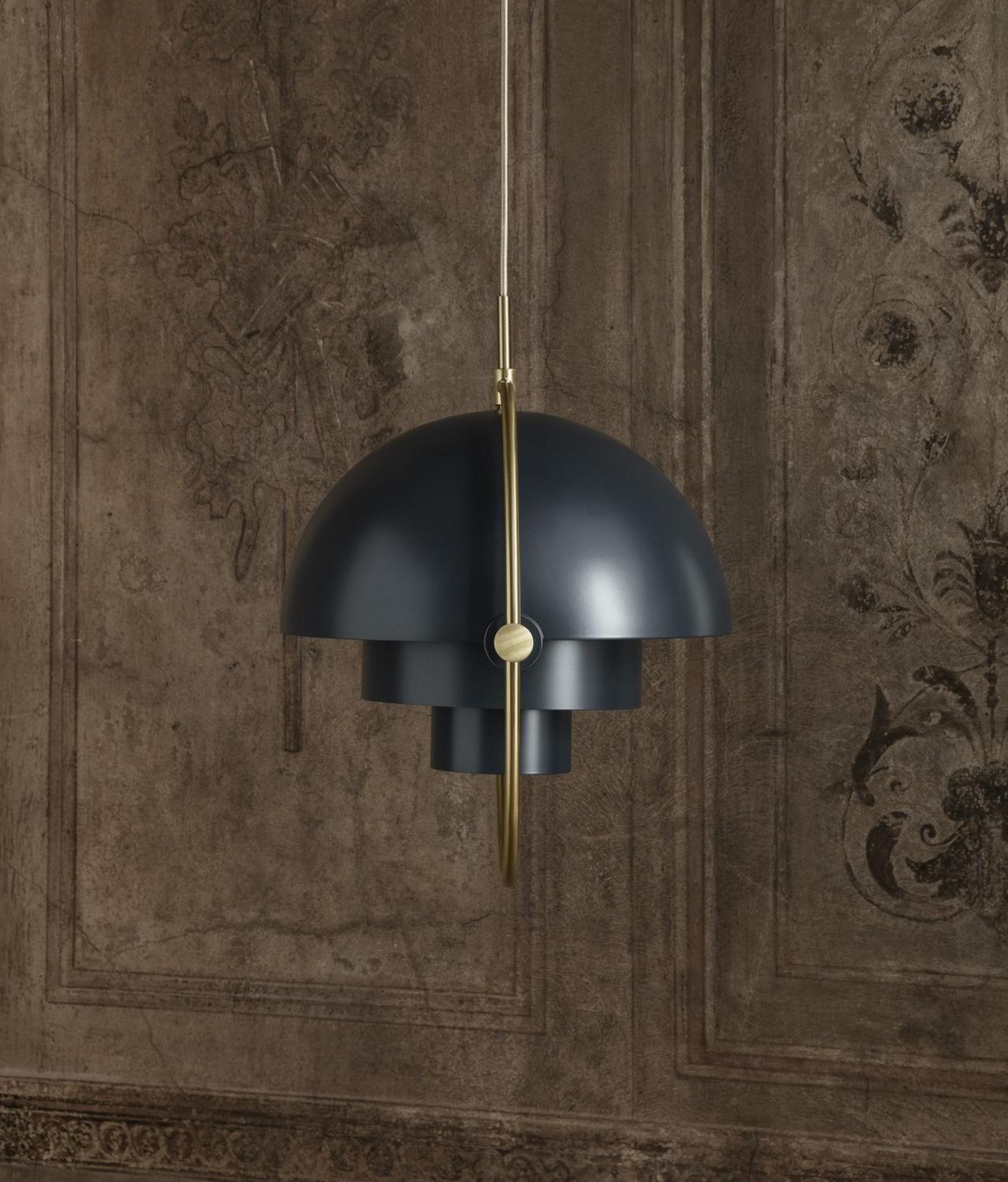 Multi-Lite Pendel Stor i Messing & Midnight Blue Fra GUBI