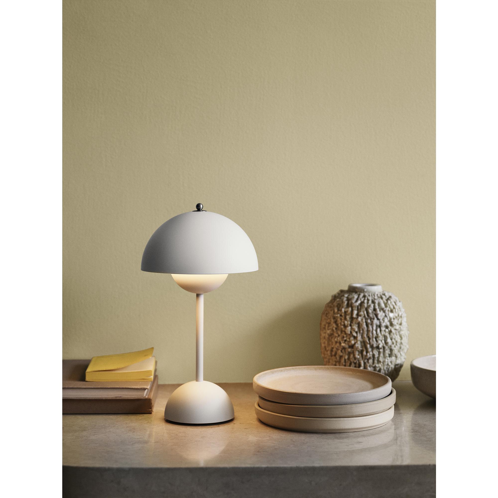 Flowerpot VP9 &Tradition Table lamp Portable in Food Light Gray